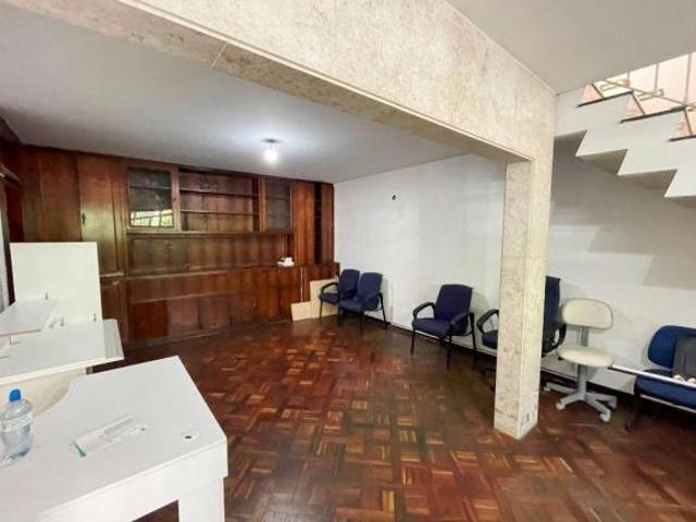 Casa para venda em Bosque de 349.00m² com 3 Quartos, 1 Suite e 6 Garagens