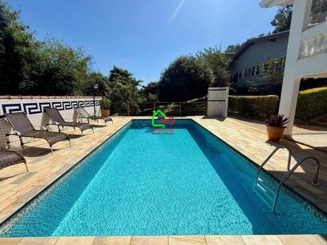 Casa para venda em Bosque de 450.00m² com 4 Quartos, 2 Suites e 3 Garagens