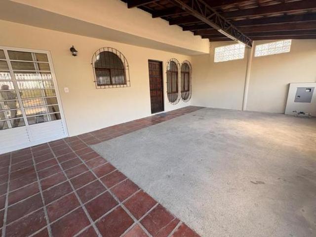 Casa para venda em Bairro Alto de 147.00m² com 3 Quartos e 3 Garagens