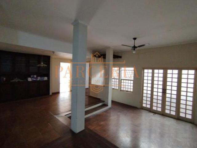 Casa para venda em Bairro Das Bandeiras de 213.00m² com 3 Quartos, 2 Suites e 2 Garagens