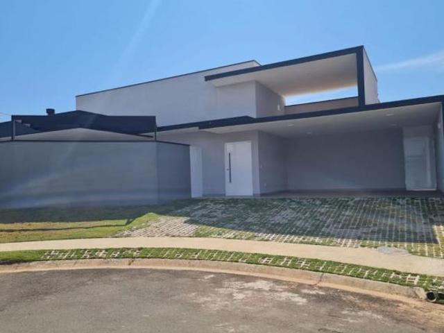 Casa para venda em Bairro inválido de 159.23m² com 3 Quartos, 3 Suites e 4 Garagens