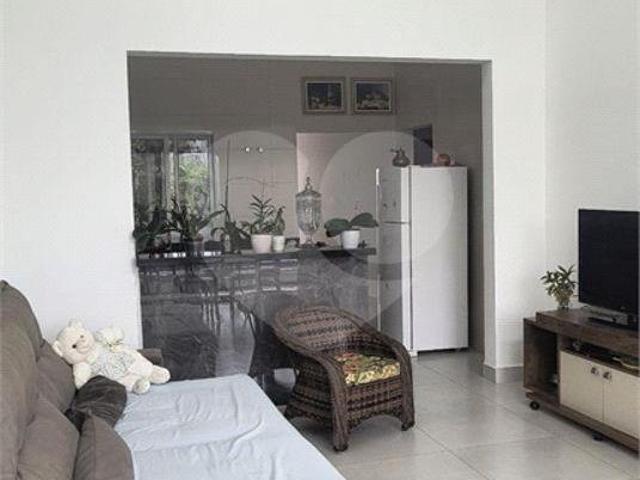 Casa para venda em Bairro Inválido de 180.00m² com 3 Quartos, 1 Suite e 4 Garagens