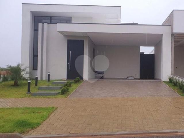 Casa para venda em Bairro Inválido de 185.00m² com 3 Quartos, 3 Suites e 4 Garagens