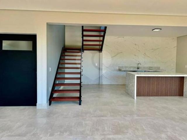 Casa para venda em Bairro Inválido de 258.00m² com 3 Quartos, 3 Suites e 2 Garagens