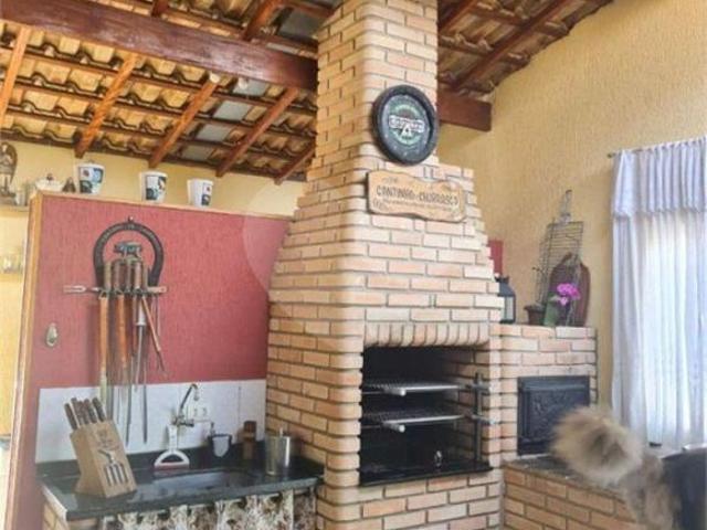Casa para venda em Bairro Inválido de 260.00m² com 4 Quartos, 2 Suites e 3 Garagens