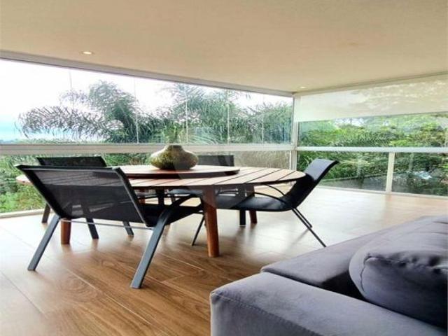 Casa para venda em Bairro Inválido de 295.00m² com 3 Quartos, 3 Suites e 4 Garagens