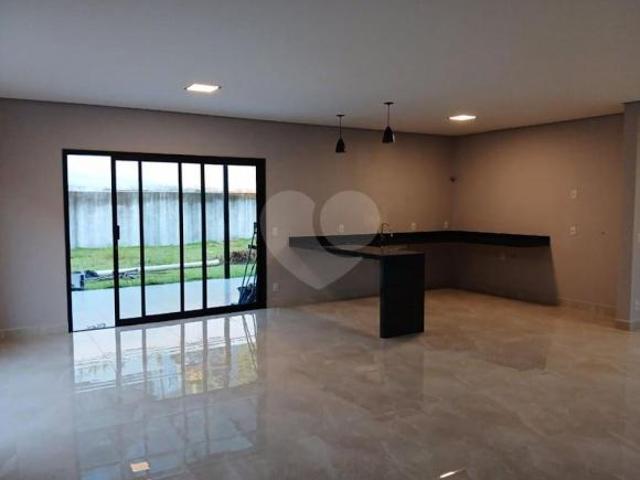 Casa para venda em Bairro Inválido de 202.00m² com 3 Quartos, 1 Suite e 4 Garagens