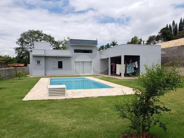 Casa para venda em Bairro Inválido de 226.00m² com 3 Quartos, 1 Suite e 2 Garagens
