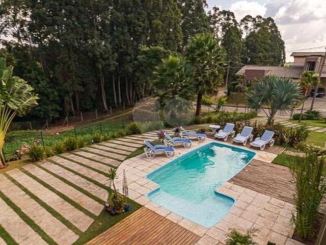Casa para venda em Bairro Inválido de 340.00m² com 4 Quartos, 2 Suites e 4 Garagens