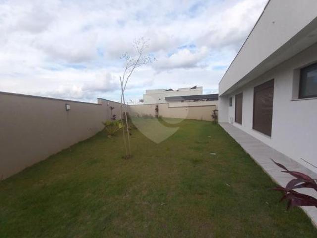 Casa para venda em Bairro Inválido de 348.00m² com 4 Quartos, 4 Suites e 4 Garagens
