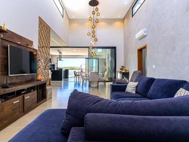 Casa para venda em Bairro Inválido de 353.00m² com 4 Quartos, 4 Suites e 4 Garagens