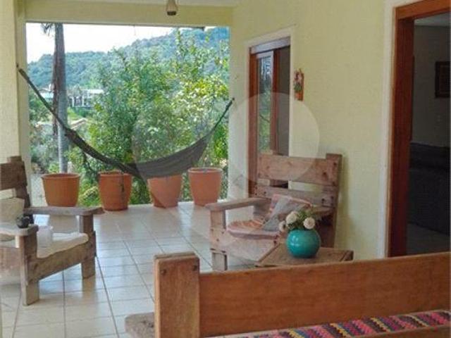 Casa para venda em Bairro Inválido de 352.00m² com 5 Quartos, 2 Suites e 2 Garagens