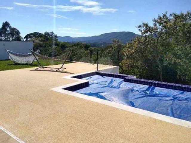 Casa para venda em Bairro Inválido de 367.00m² com 3 Quartos, 3 Suites e 4 Garagens