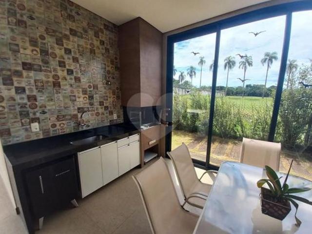 Casa para venda em Bairro Inválido de 303.00m² com 3 Quartos, 3 Suites e 6 Garagens