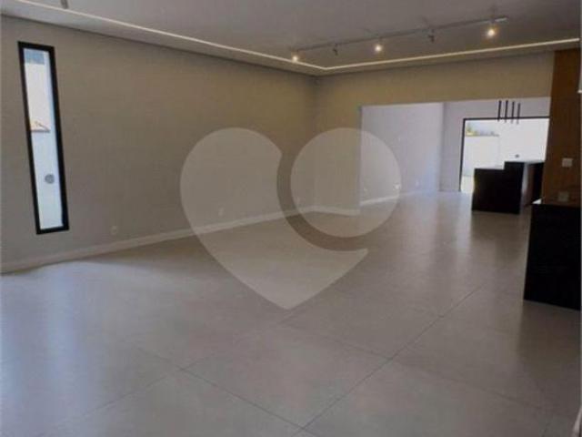 Casa para venda em Bairro Inválido de 302.00m² com 4 Quartos, 4 Suites e 4 Garagens