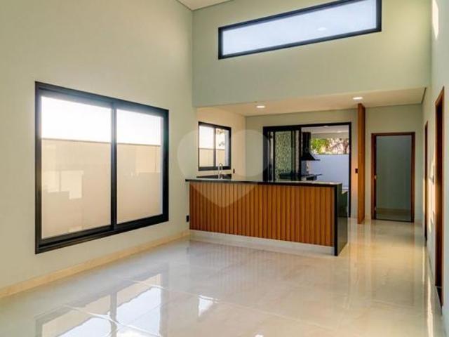 Casa para venda em Bairro Inválido de 315.00m² com 3 Quartos, 2 Suites e 5 Garagens