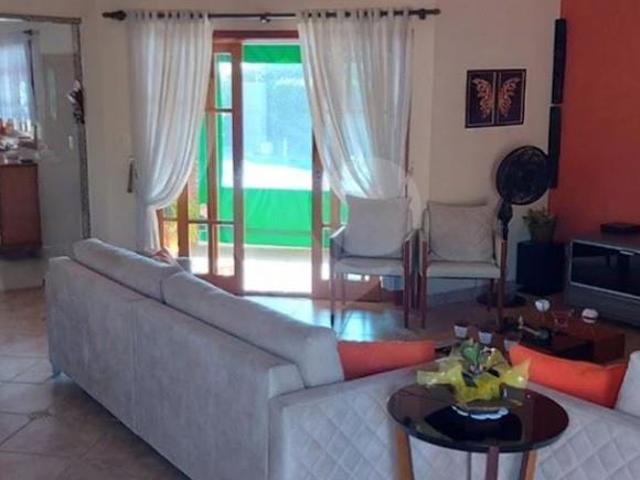 Casa para venda em Bairro Inválido de 320.00m² com 3 Quartos, 1 Suite e 3 Garagens