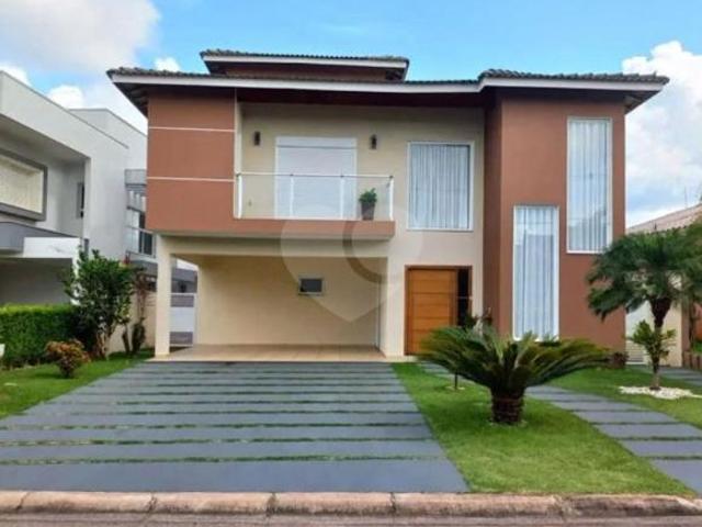 Casa para venda em Bairro Inválido de 324.00m² com 4 Quartos, 2 Suites e 4 Garagens