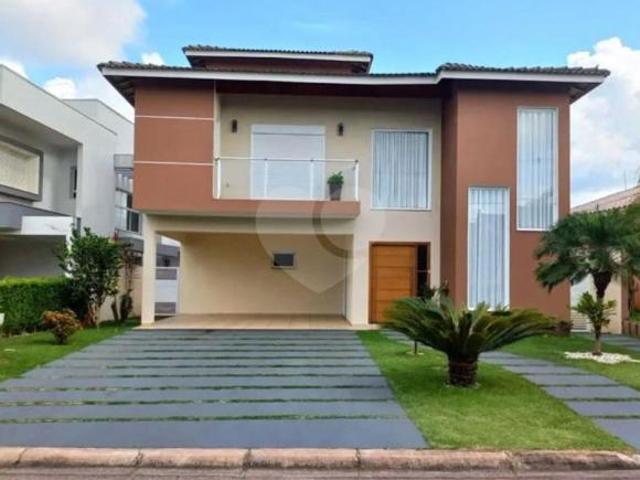 Casa para venda em Bairro Inválido de 324.00m² com 4 Quartos, 2 Suites e 4 Garagens