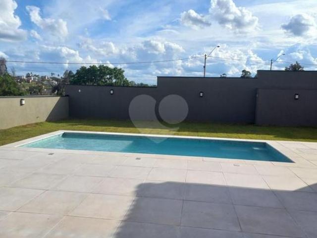 Casa para venda em Bairro Inválido de 325.00m² com 4 Quartos, 4 Suites e 4 Garagens