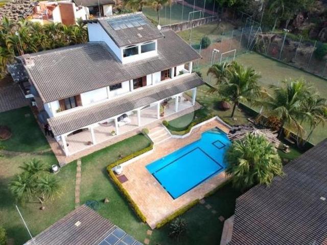 Casa para venda em Bairro Inválido de 755.00m² com 4 Quartos, 3 Suites e 5 Garagens