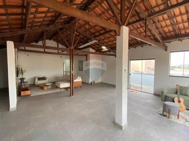 Casa para venda em Barreiro de 295.00m² com 5 Quartos, 1 Suite e 2 Garagens