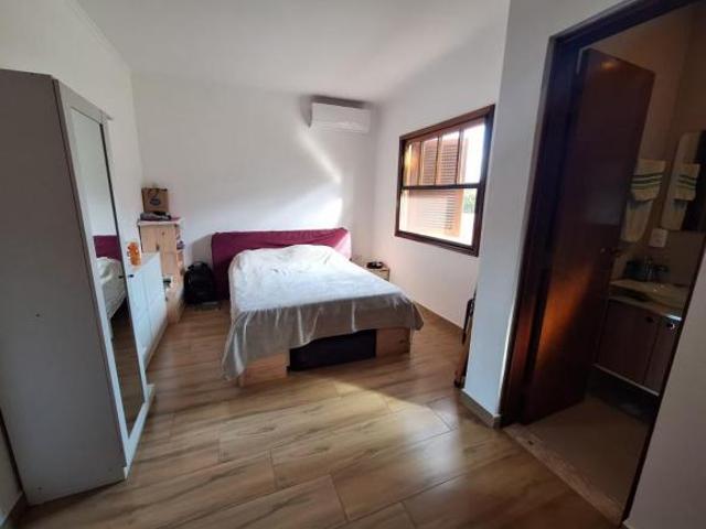 Casa para Venda em Barueri, Jardim Tupanci, 2 dormitórios, 2 suítes, 1 banheiro, 2 vagas