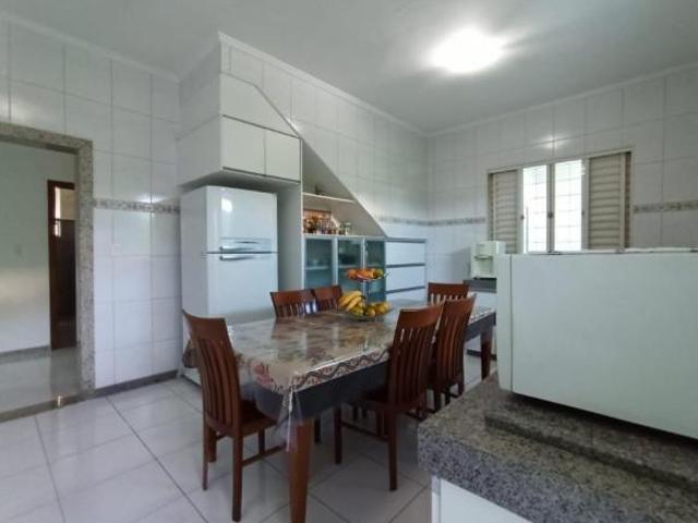 Casa para Venda em Betim, Ingá, 5 dormitórios, 2 suítes, 5 banheiros, 2 vagas