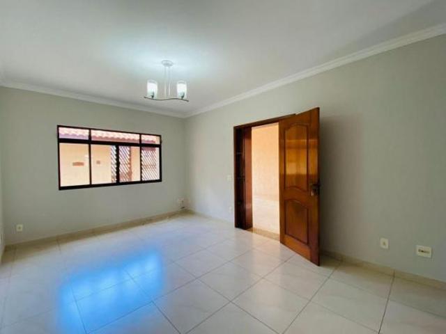 Casa para venda em Bela Vista de 249.00m² com 3 Quartos, 1 Suite e 5 Garagens