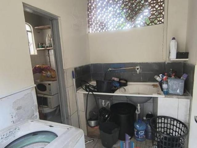 Casa para Venda em Belo Horizonte, Barreiro, 8 dormitórios, 1 suíte, 3 banheiros, 4 vagas