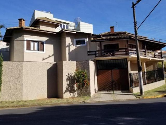 Casa para Venda em Bragança Paulista, J.EUROPA, 3 dormitórios, 1 suíte, 3 banheiros, 2 vagas