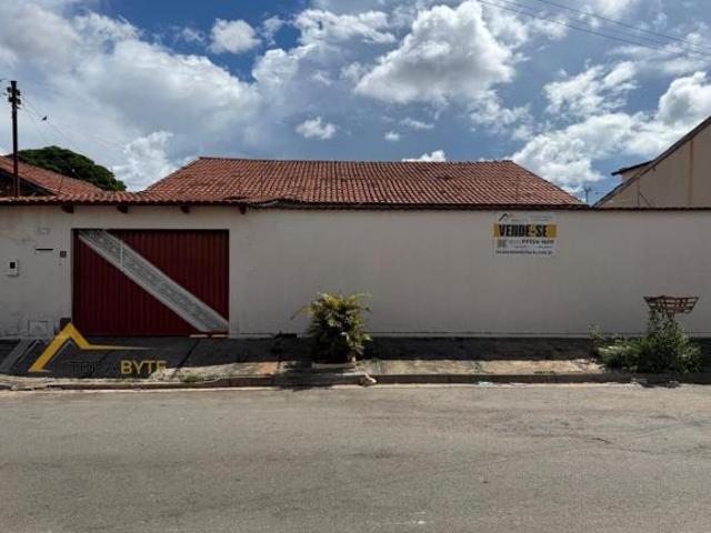 Casa para Venda em Goiânia, Bairro Santa Rita, 3 dormitórios, 1 suíte, 2 banheiros, 6 vagas