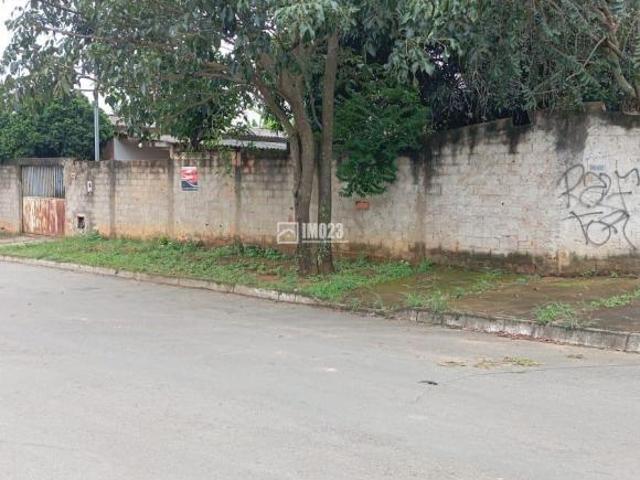 Casa para Venda em Goiânia, Jardim Itaipu, 2 dormitórios, 1 banheiro, 2 vagas