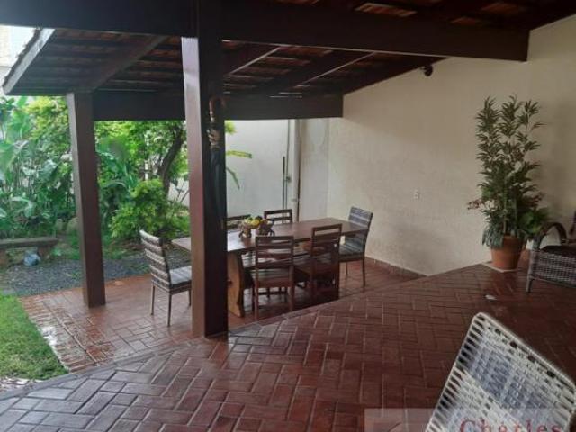 Casa para Venda em Goiânia, Recreio do Funcionário Público, 4 dormitórios, 2 suítes, 3 banheiros, 4