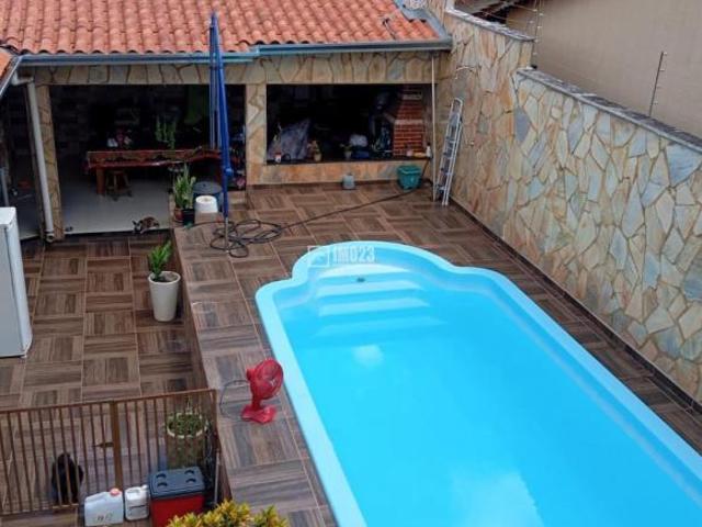Casa para Venda em Goiânia, Residencial Ana Clara, 3 dormitórios, 1 suíte, 4 banheiros, 5 vagas