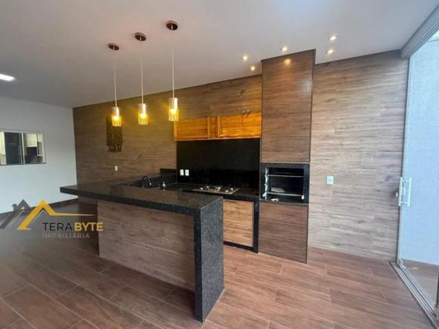 Casa para Venda em Goiânia, Setor Três Marias I, 3 dormitórios, 3 suítes, 4 banheiros, 2 vagas