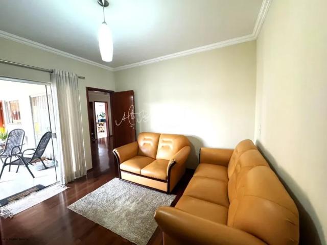 Casa para Venda em Garça, Williams, 3 dormitórios, 1 suíte, 4 banheiros, 3 vagas