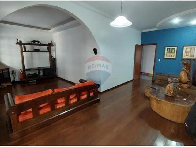 Casa para venda em Garças de 517.00m² com 3 Quartos, 1 Suite e 5 Garagens