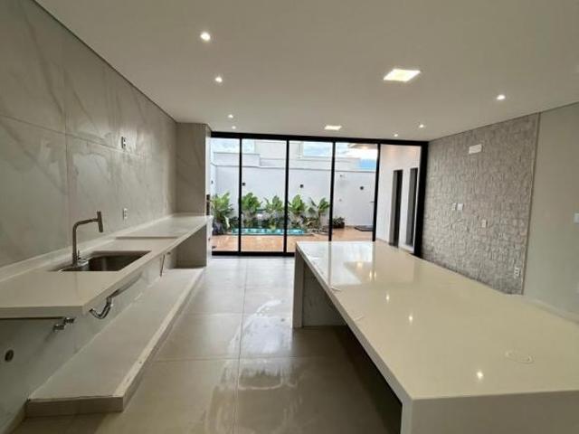Casa para venda em Grand Ville, Uberlândia