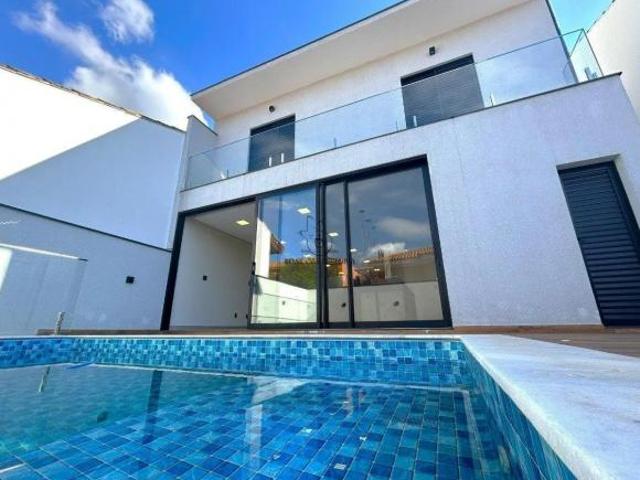 Casa para venda em Granja Olga Iii de 255.00m² com 3 Quartos, 3 Suites e 4 Garagens