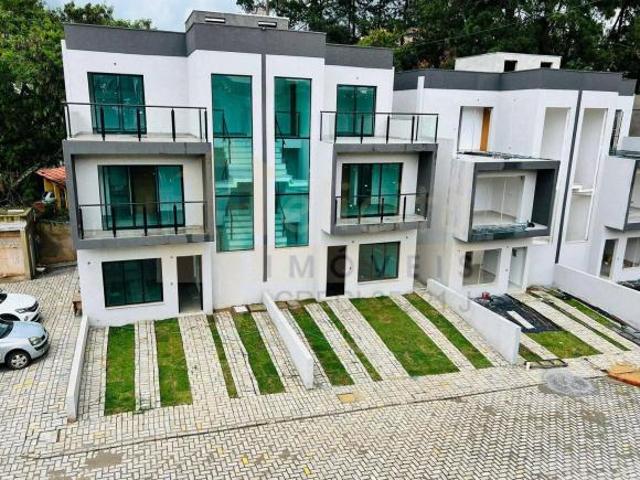 Casa para venda em Granja Viana de 160.00m² com 3 Quartos, 3 Suites e 2 Garagens