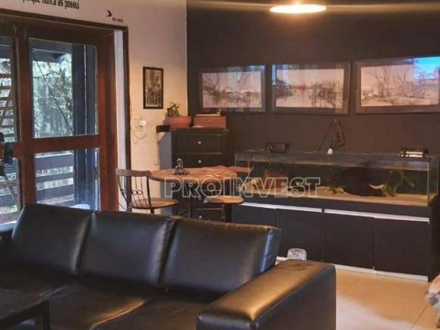 Casa para venda em Granja Viana de 211.00m² com 3 Quartos e 4 Garagens