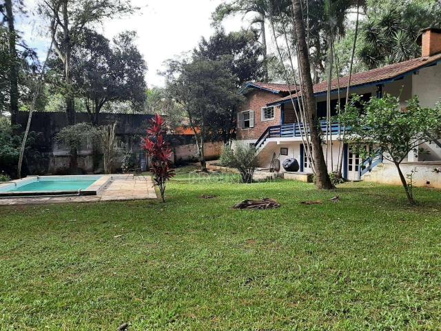 Casa para venda em Granja Viana de 211.00m² com 3 Quartos e 4 Garagens