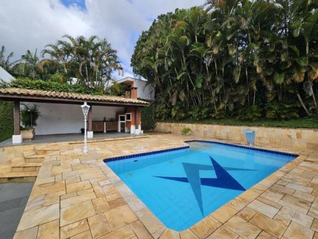 Casa para venda em Granja Viana de 480.00m² com 3 Quartos, 2 Suites e 7 Garagens