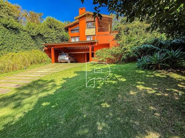 Casa para venda em Granja Viana de 409.00m² com 4 Quartos e 6 Garagens
