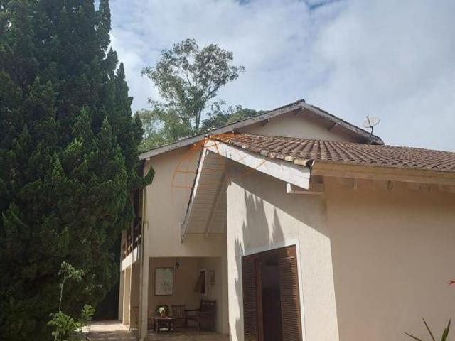 Casa para venda em Granja Viana de 540.00m² com 3 Quartos, 1 Suite e 2 Garagens