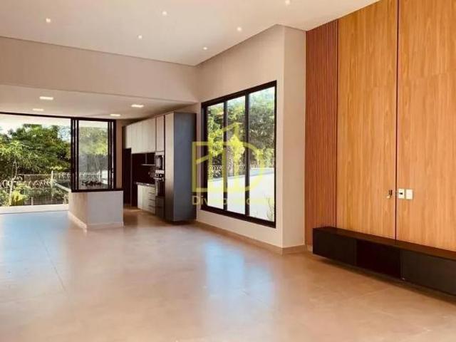 Casa para venda em Green Valley de 185.00m² com 3 Quartos, 3 Suites e 4 Garagens