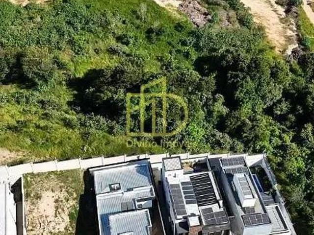 Casa para venda em Green Valley de 250.00m² com 3 Quartos, 3 Suites e 4 Garagens