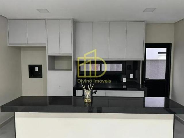 Casa para venda em Green Valley de 252.00m² com 3 Quartos, 1 Suite e 2 Garagens