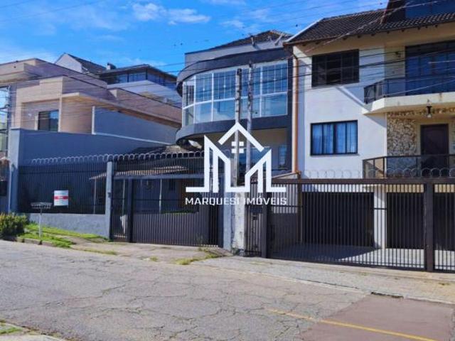 Casa para venda em Guabirotuba de 241.00m² com 3 Quartos, 1 Suite e 5 Garagens